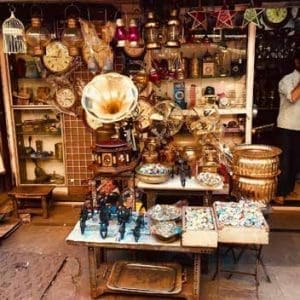 10 famous historic shopping bazaars of India
