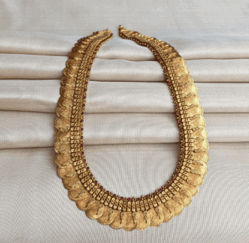 Gems of Grace: The Timeless Beauty of 18 ornaments of Traditional ...